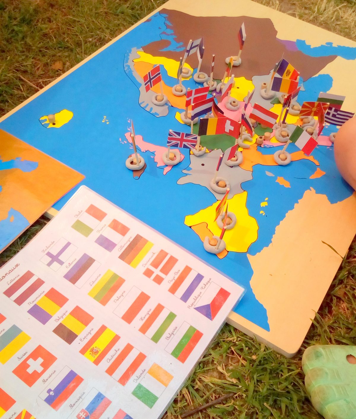 L'Europe et ses drapeaux, puzzle Montessori en bois