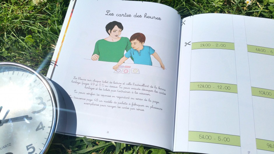 Apprendre à lire l'heure avec Montessori. Un cahier de chez Nathan.