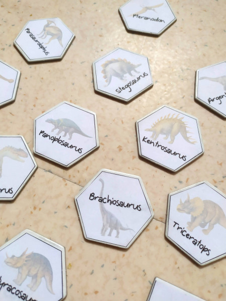 Jeu de société sur les dinosaures à fabriquer : Dino en tête