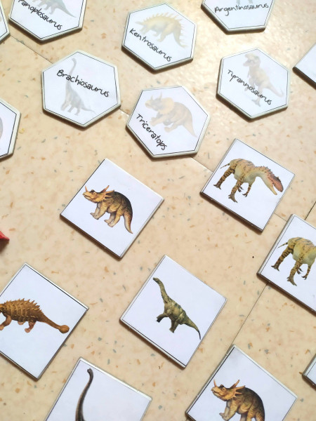 Dino en tête : jeu de société sur les dinosaures à fabriquer + fichiers