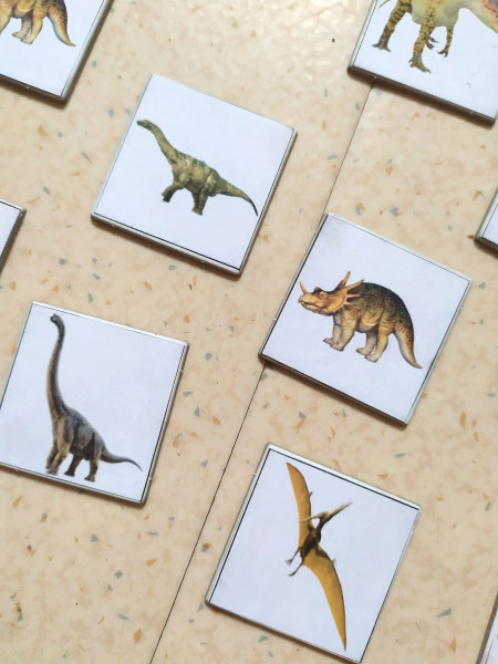 Jeu de société sur les dinosaures à fabriquer : Dino en tête
